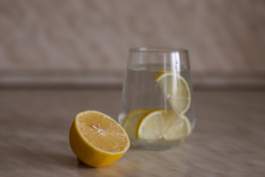 #32 梅雨時期のむくみ対策 湿気に負けないスッキリ美脚を手に入れよう | QOLラボラトリーズ｜プロテイン/ダイエット・美容商品/ OEM企画